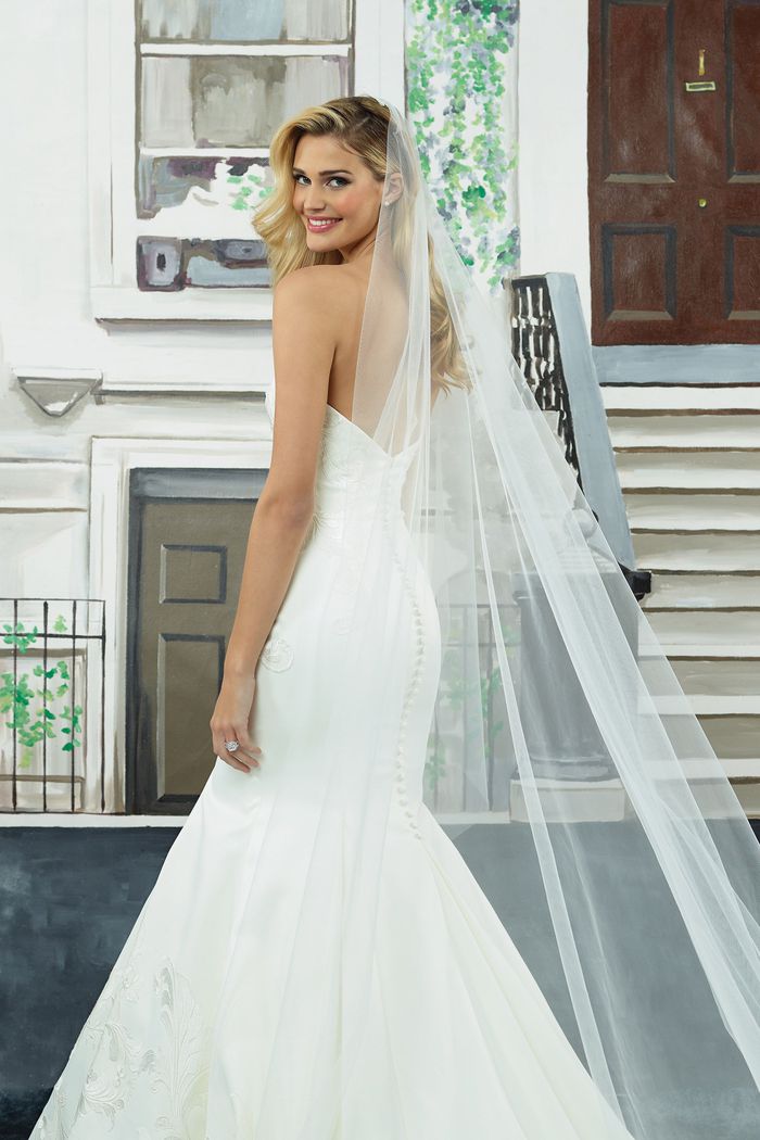 Style 8945V: Lace Applique Embellished Veil | Justin Alexander