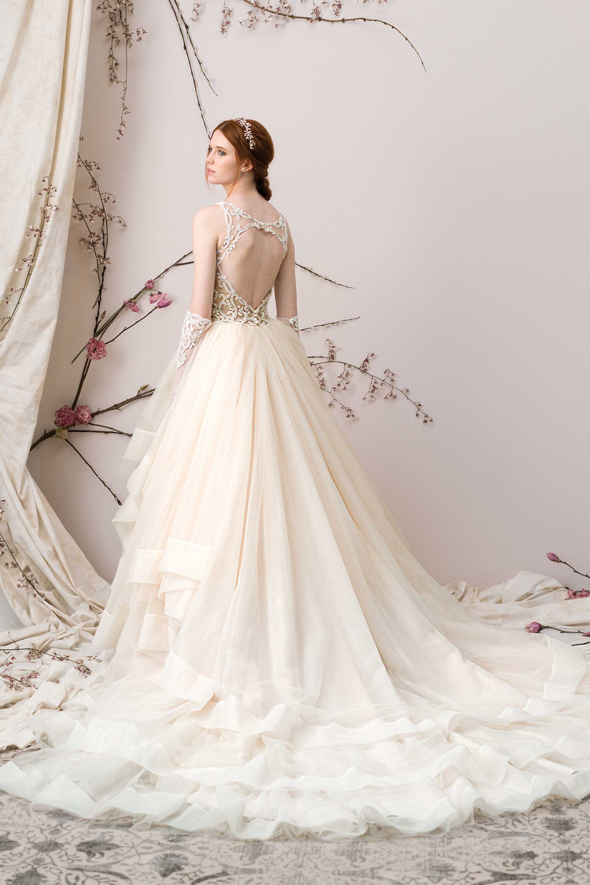 Stil 9898: Duchesse-Kleid mit Schlüsselloch-Rücken, mehrschichtiges ...