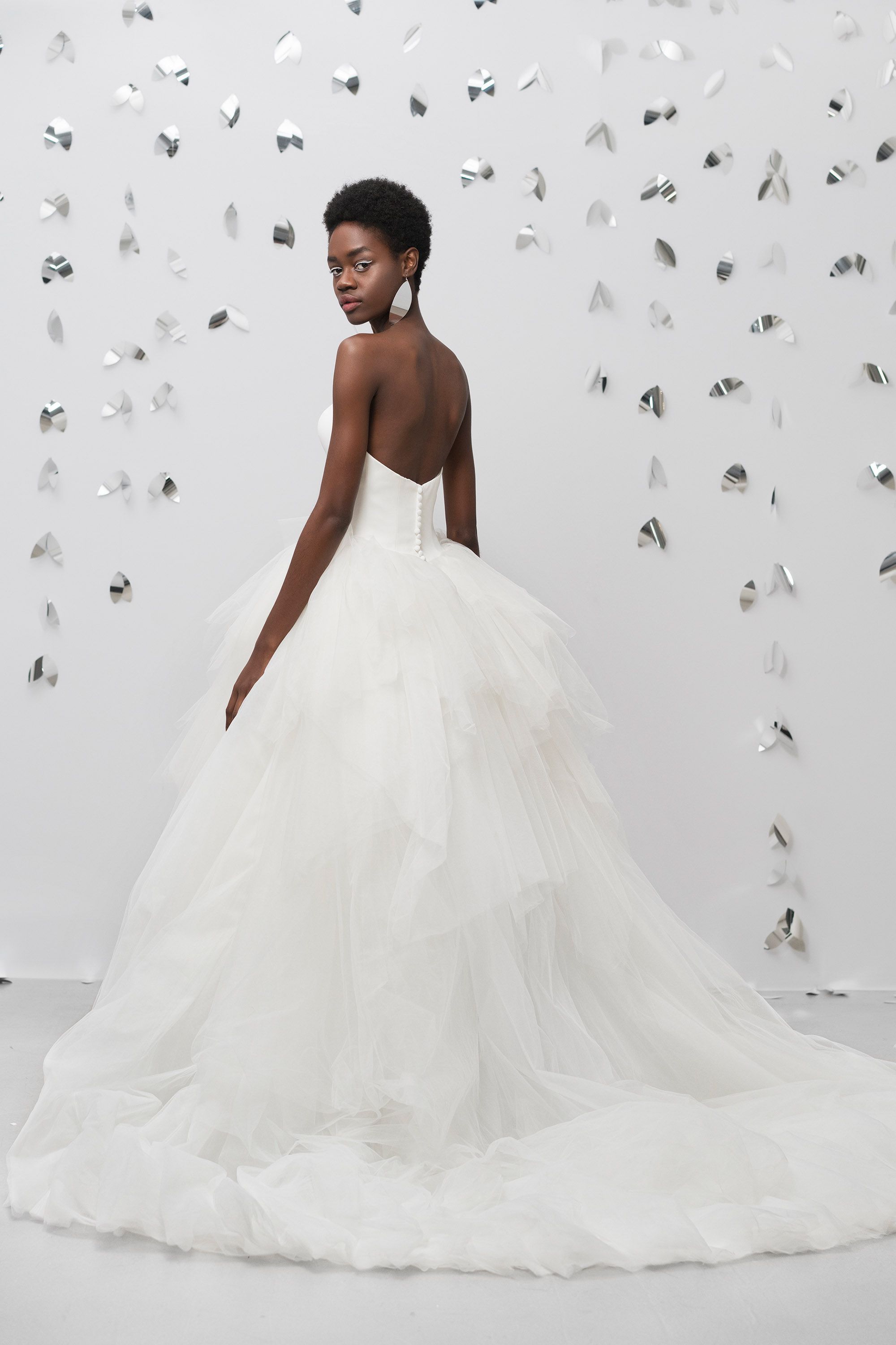 Stil 99020: Trägerloses Satinoberteil mit Ballkleid aus Tüll | Justin ...