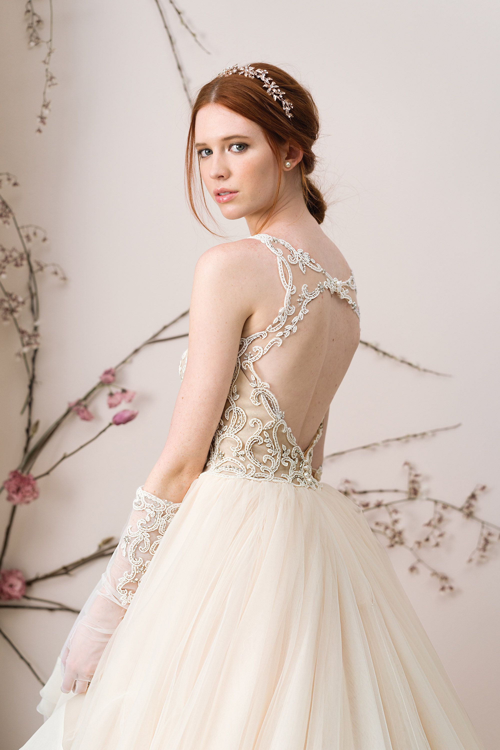 Stil 9898: Duchesse-Kleid mit Schlüsselloch-Rücken, mehrschichtiges ...