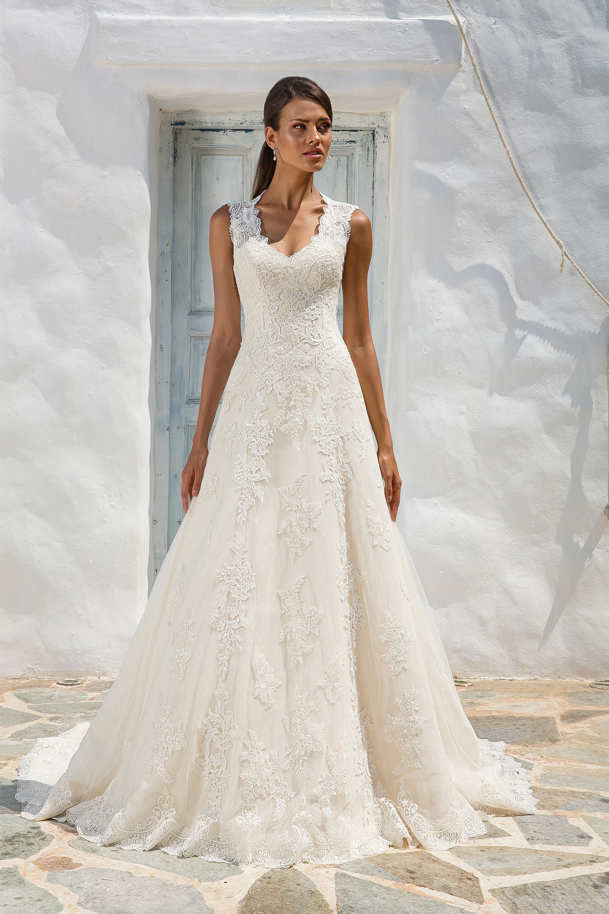 Style 8822: Queen Anne Neckline Lace A-Line Bridal Gown | Justin Alexander